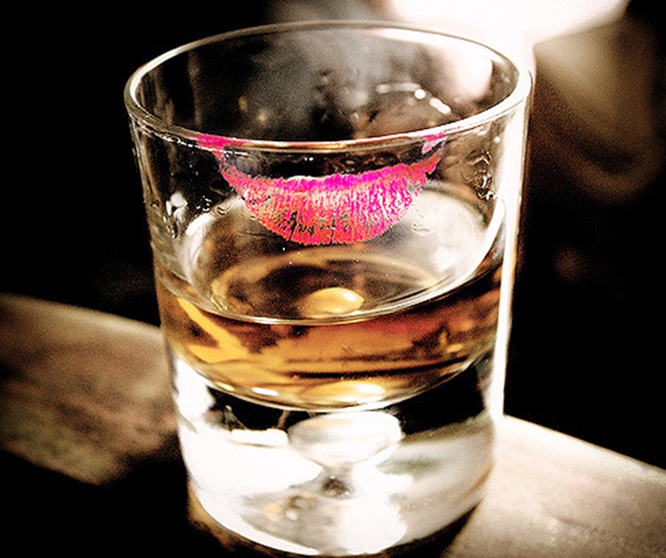 Colorful alcoholic drinks (32 Photos) - Badchix Magazine