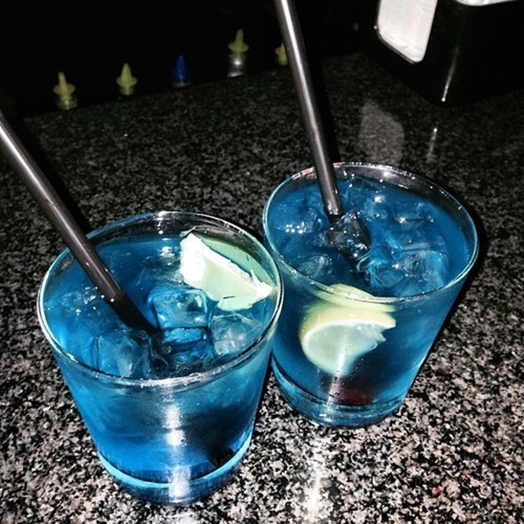 Colorful alcoholic drinks (32 Photos) - Badchix Magazine