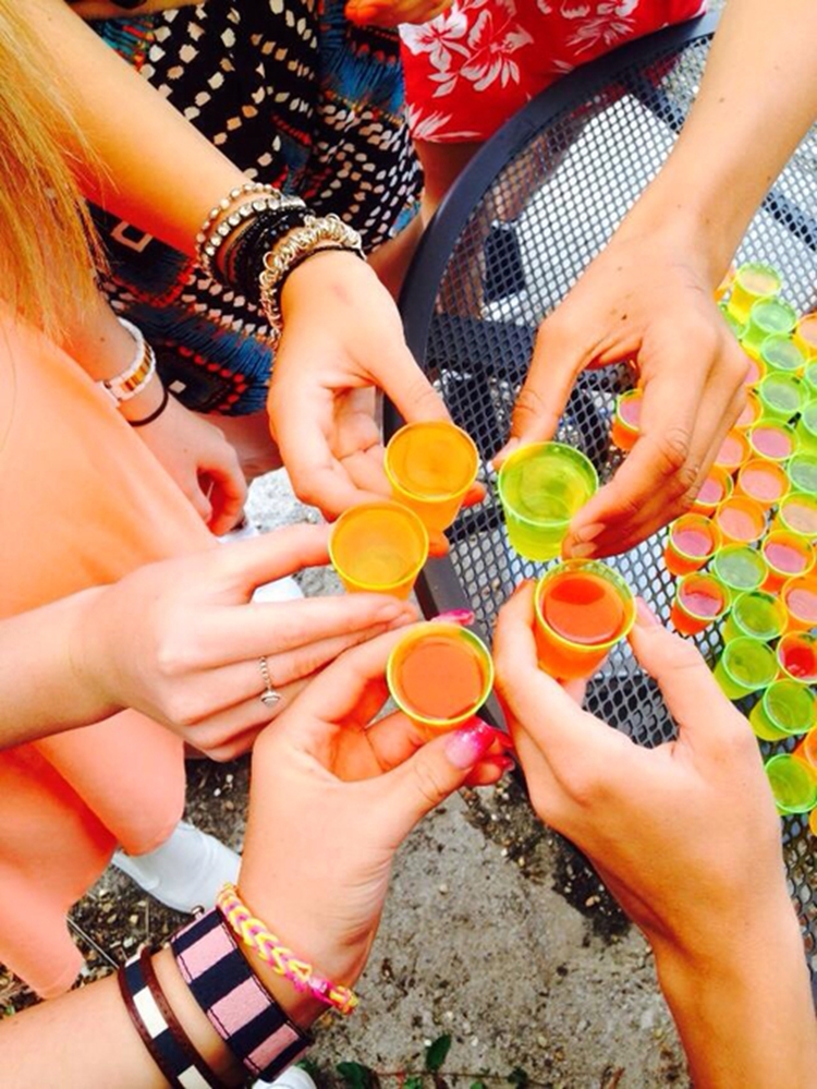 Colorful alcoholic drinks (32 Photos) - Badchix Magazine