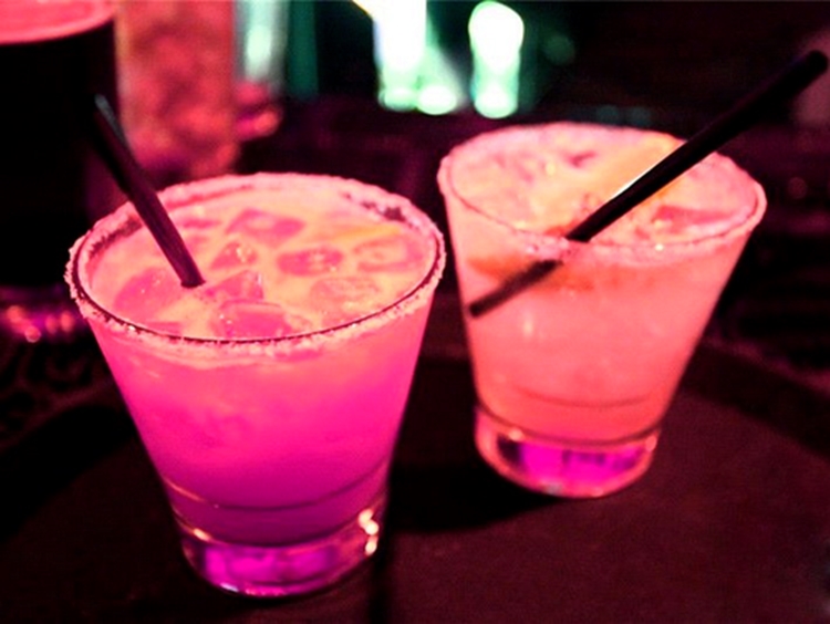 Colorful alcoholic drinks (32 Photos) - Badchix Magazine