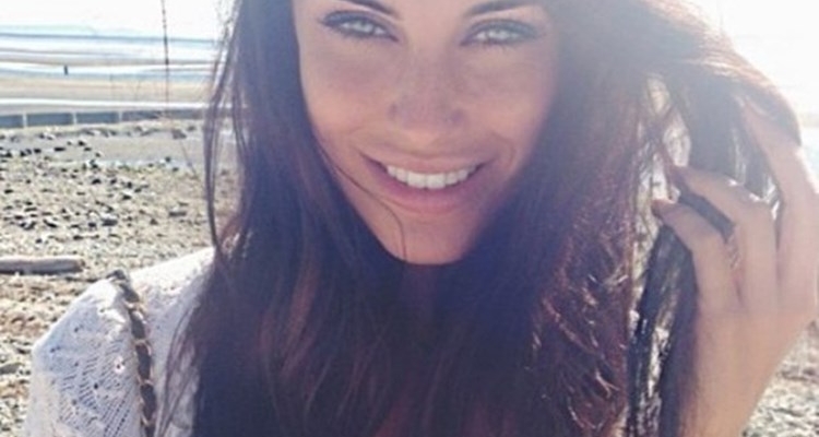 She has eyes for days (25 Photos) - Badchix Magazine