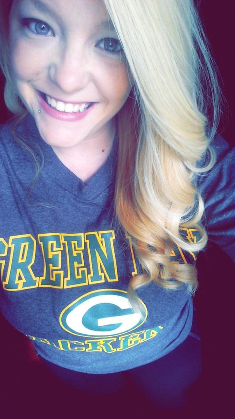 Girls and their Favorite Teams (29 Photos) - Badchix Magazine