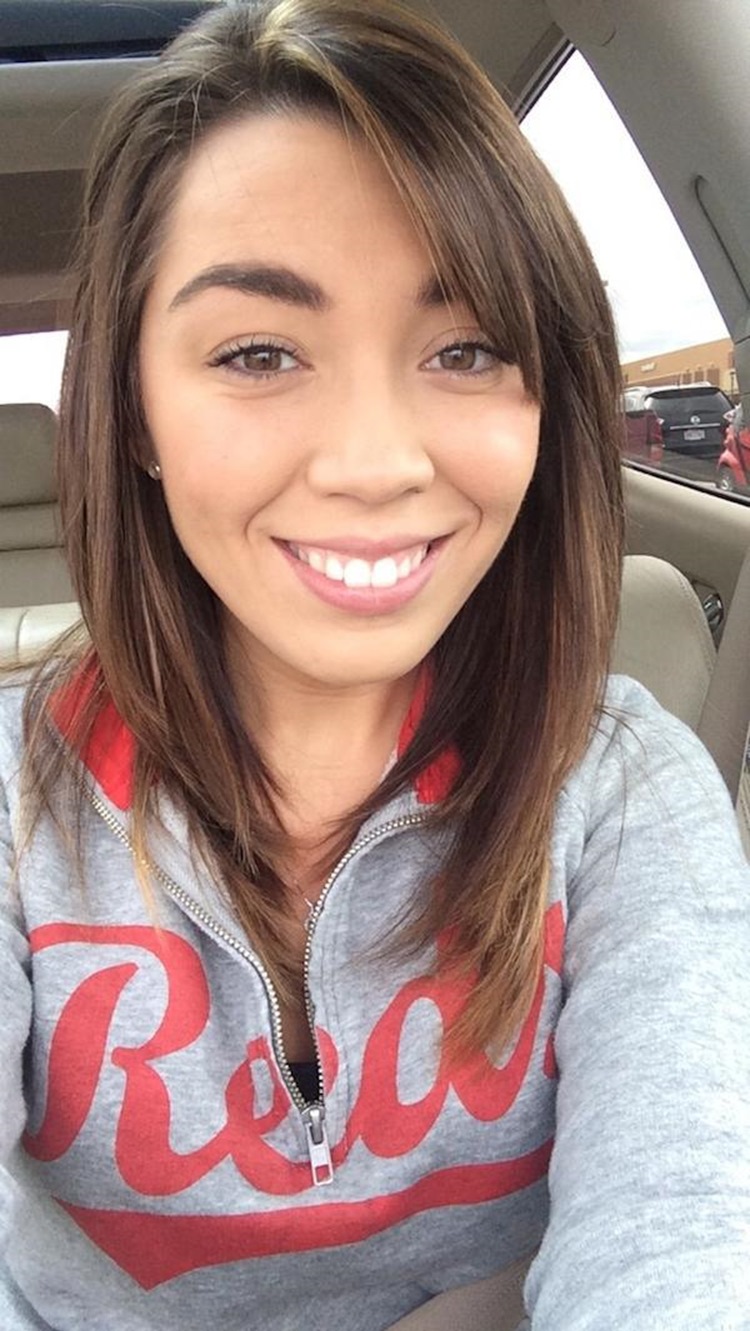 Girls and their Favorite Teams (29 Photos) - Badchix Magazine