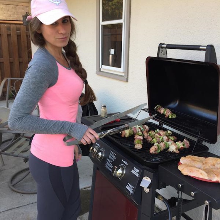 Girls and their Favorite Teams (29 Photos) - Badchix Magazine