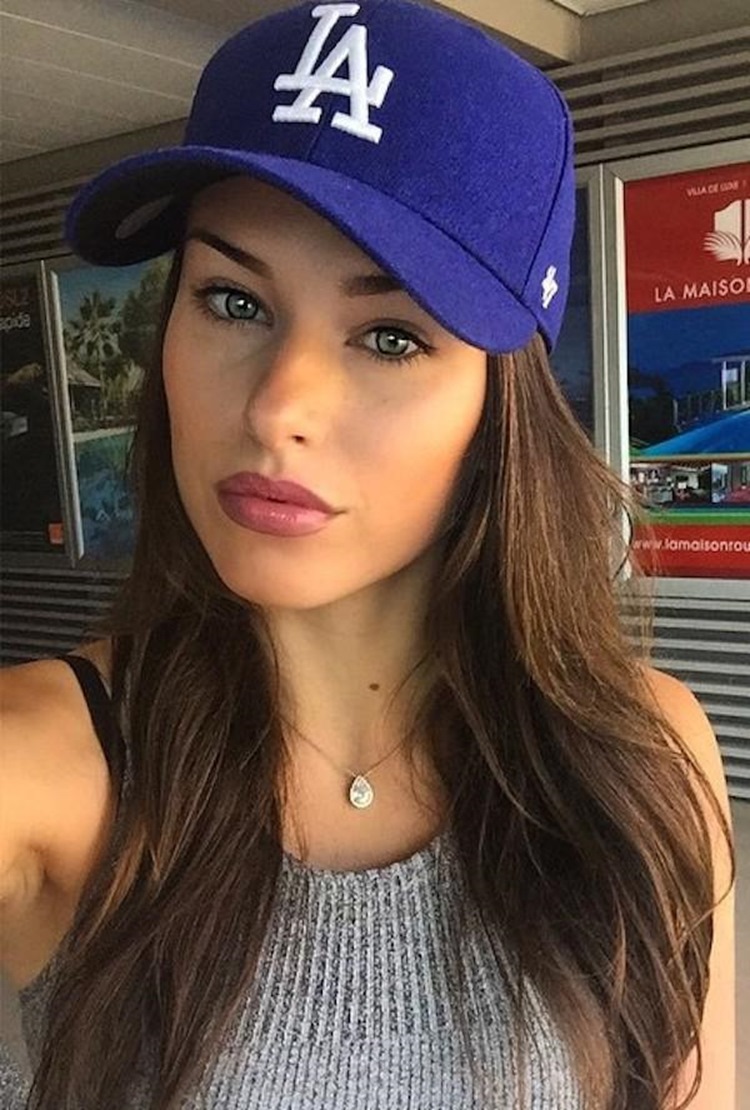 Girls and their Favorite Teams (29 Photos) - Badchix Magazine