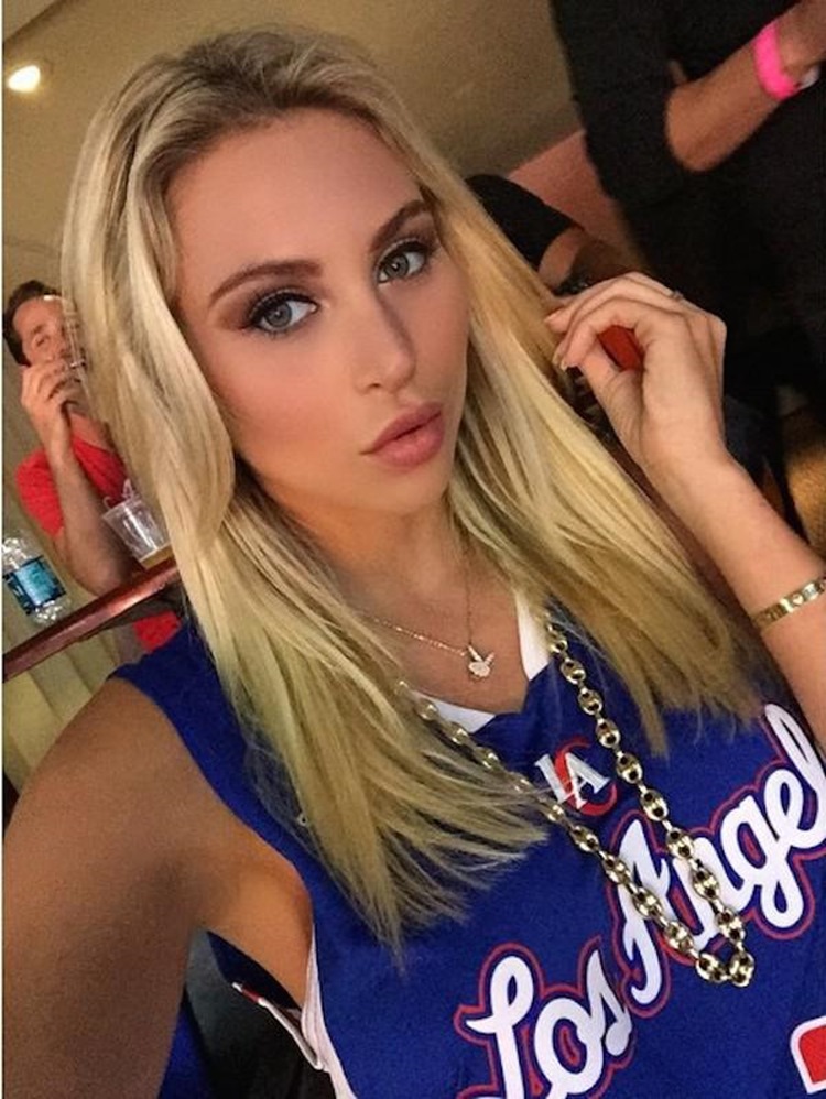 Girls and their Favorite Teams (29 Photos) - Badchix Magazine