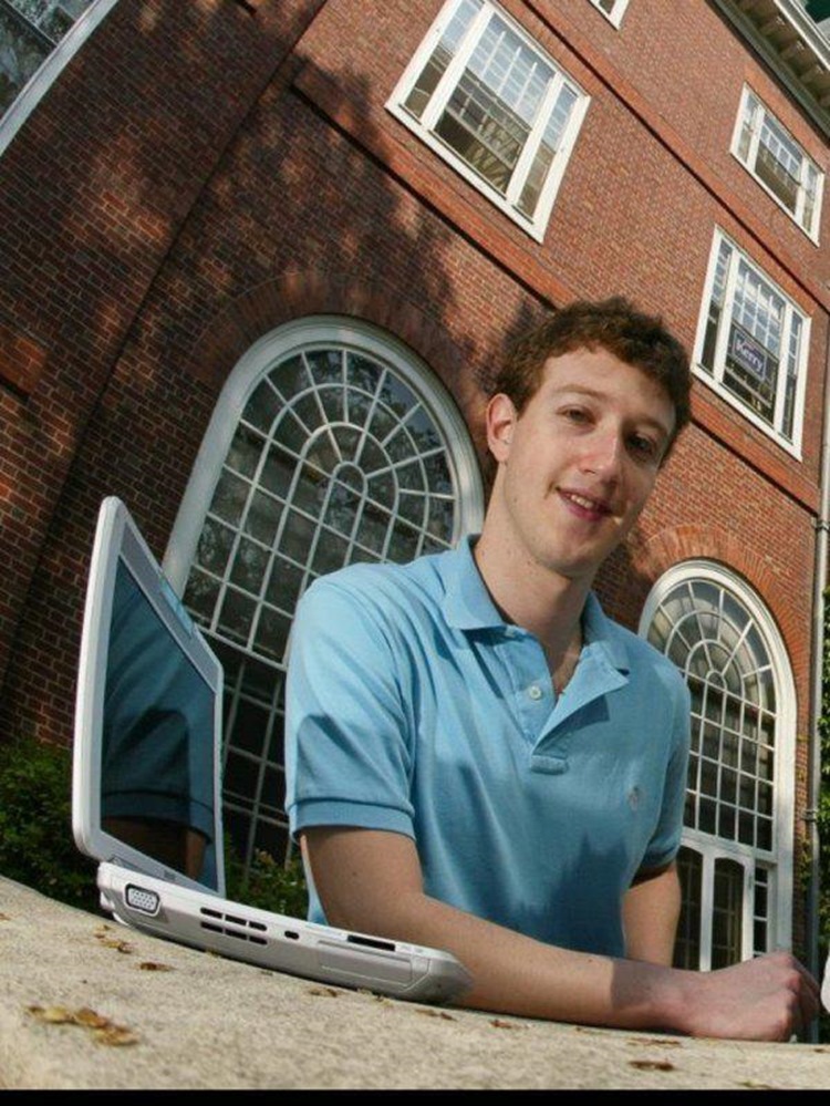 Mark Zuckerberg back in his Harvard years (17 Photos)
