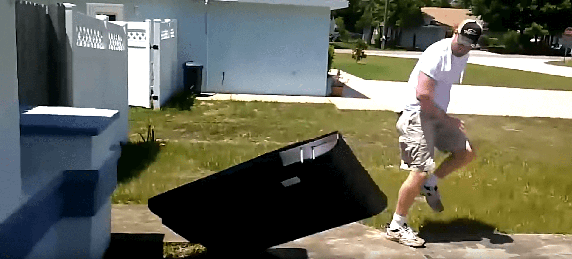 People breaking Things - Best of November 2016 - Badchix Magazine